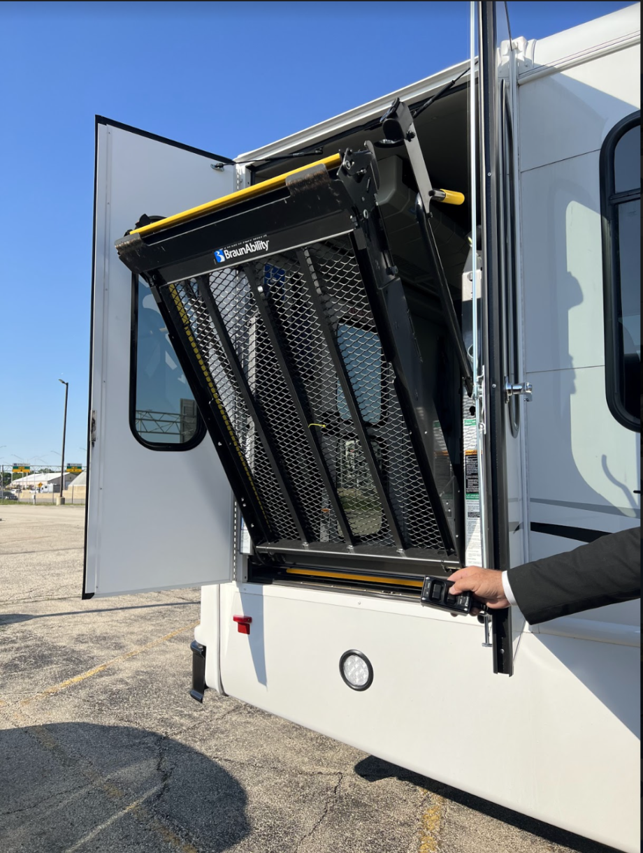 ADA Accessible Bus - Charter Bus Chicago